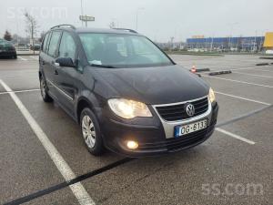 Melns Volkswagen Touran 2007 Rīga, ar dzinēja tilpumu 1.90 L un nobraukumu 349 tūkst. km par 1400 €, foto 2 vietnē AUTOMOTO.COM.LV