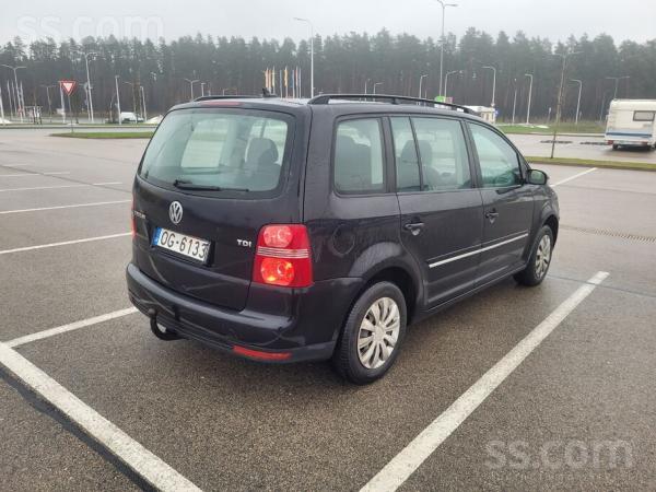 Black Volkswagen Touran 2007 in Riga, with an engine capacity of 1.90 L and mileage of 349 thousand km for 1400 €, photo 3 on AUTOMOTO.COM.LV