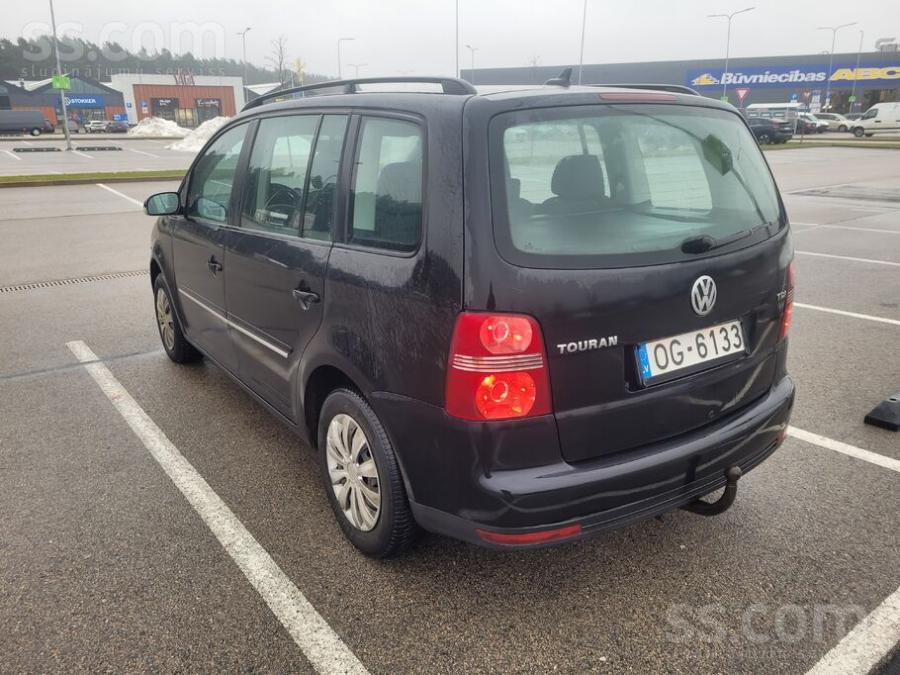 Melns Volkswagen Touran 2007 Rīga, ar dzinēja tilpumu 1.90 L un nobraukumu 349 tūkst. km par 1400 €, foto 4 vietnē AUTOMOTO.COM.LV