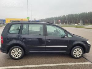 Melns Volkswagen Touran 2007 Rīga, ar dzinēja tilpumu 1.90 L un nobraukumu 349 tūkst. km par 1400 €, foto 5 vietnē AUTOMOTO.COM.LV