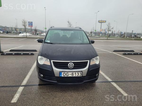 Black Volkswagen Touran 2007 in Riga, with an engine capacity of 1.90 L and mileage of 349 thousand km for 1400 €, photo 6 on AUTOMOTO.COM.LV