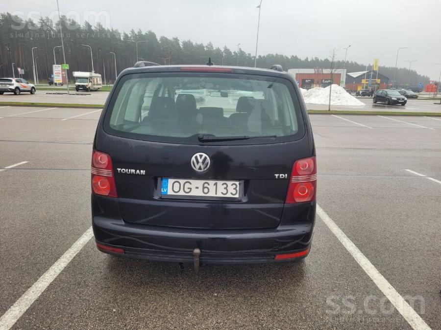 Melns Volkswagen Touran 2007 Rīga, ar dzinēja tilpumu 1.90 L un nobraukumu 349 tūkst. km par 1400 €, foto 8 vietnē AUTOMOTO.COM.LV