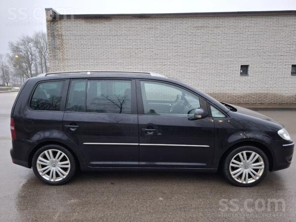 Black Volkswagen Touran 2007 in Ogre, with an engine capacity of 2.00 L and mileage of 367 thousand km for 1300 €, photo 1 on AUTOMOTO.COM.LV