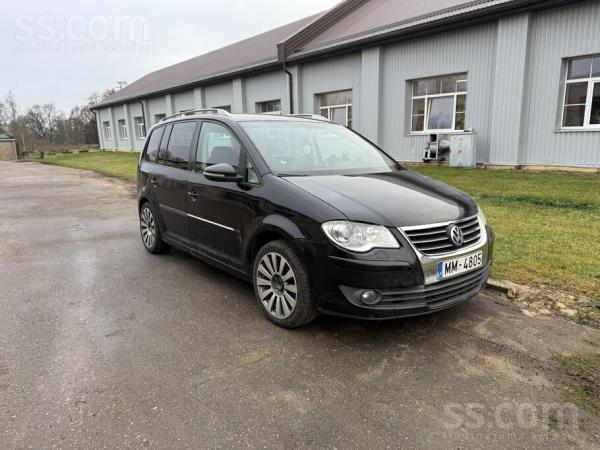 Melns Volkswagen Touran 2007 Cēsis, ar dzinēja tilpumu 2.00 L un nobraukumu 345 tūkst. km par 1550 €, foto 1 vietnē AUTOMOTO.COM.LV