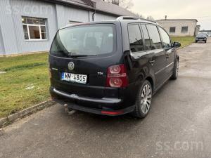 Black Volkswagen Touran 2007 in Cesis, with an engine capacity of 2.00 L and mileage of 345 thousand km for 1550 €, photo 3 on AUTOMOTO.COM.LV