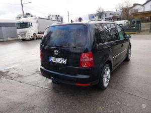 Melns Volkswagen Touran 2007 Viļņa, ar dzinēja tilpumu 1.97 L un nobraukumu 350 tūkst. km par 2300 €, foto 3 vietnē AUTOMOTO.COM.LV