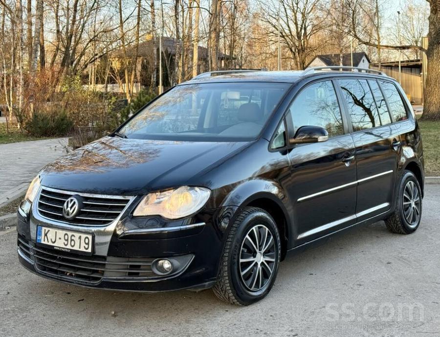 Melns Volkswagen Touran 2007 Rīga, ar dzinēja tilpumu 2.00 L un nobraukumu 346 tūkst. km par 1950 €, foto 2 vietnē AUTOMOTO.COM.LV