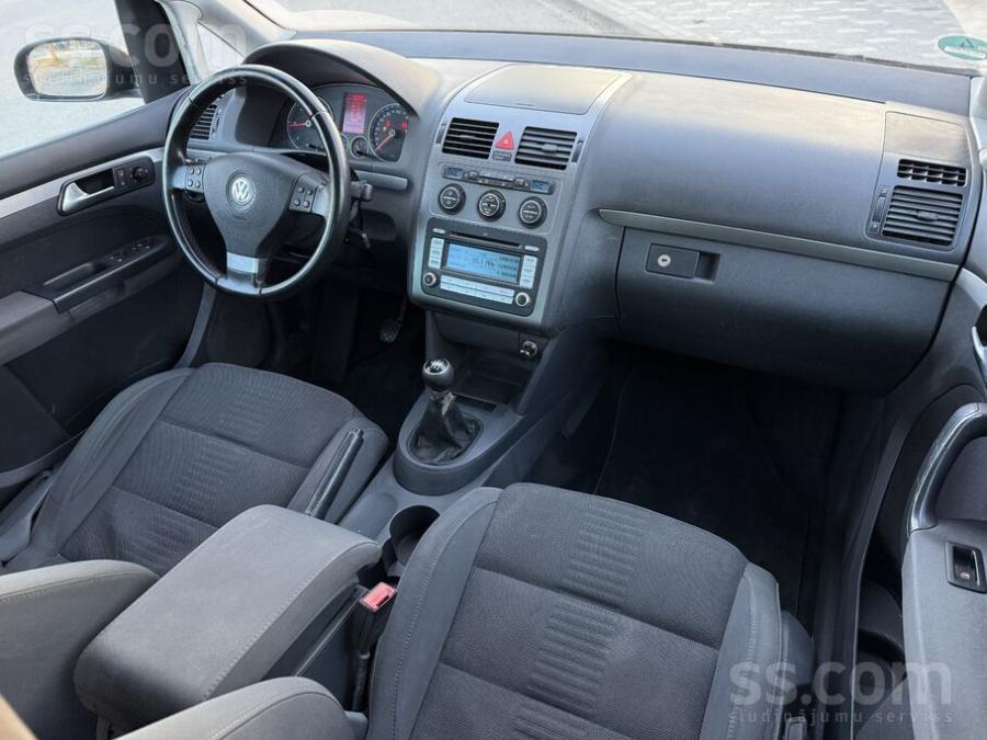 Melns Volkswagen Touran 2007 Rīga, ar dzinēja tilpumu 2.00 L un nobraukumu 346 tūkst. km par 1950 €, foto 7 vietnē AUTOMOTO.COM.LV