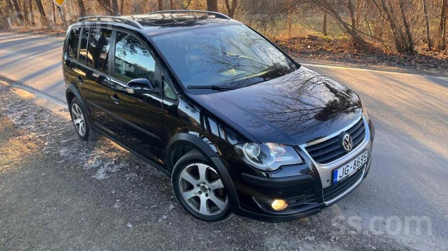 Black Volkswagen Touran 2007 in Riga, with an engine capacity of 2.00 L and mileage of 346 thousand km for 2500 €, photo 1 on AUTOMOTO.COM.LV