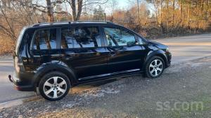 Black Volkswagen Touran 2007 in Riga, with an engine capacity of 2.00 L and mileage of 346 thousand km for 2500 €, photo 5 on AUTOMOTO.COM.LV
