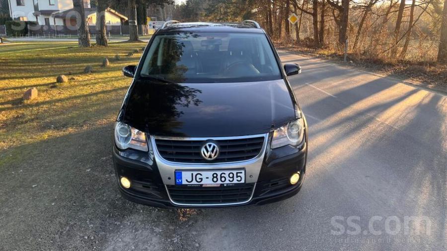 Black Volkswagen Touran 2007 in Riga, with an engine capacity of 2.00 L and mileage of 346 thousand km for 2500 €, photo 7 on AUTOMOTO.COM.LV