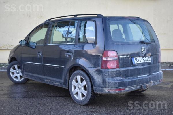 Black Volkswagen Touran 2007 in Talsi, with an engine capacity of 2.00 L and mileage of 413 thousand km for 1700 €, photo 2 on AUTOMOTO.COM.LV