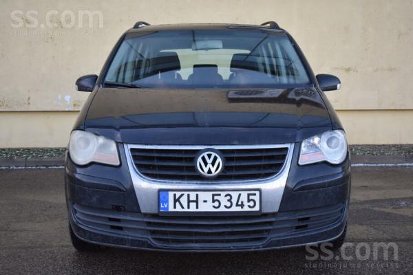 Black Volkswagen Touran 2007 in Talsi, with an engine capacity of 2.00 L and mileage of 413 thousand km for 1700 €, photo 3 on AUTOMOTO.COM.LV