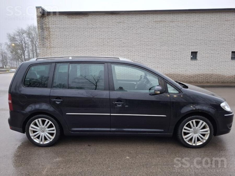 Black Volkswagen Touran 2007 in Ogre, with an engine capacity of 2.00 L and mileage of 367 thousand km for 1000 €, photo 1 on AUTOMOTO.COM.LV