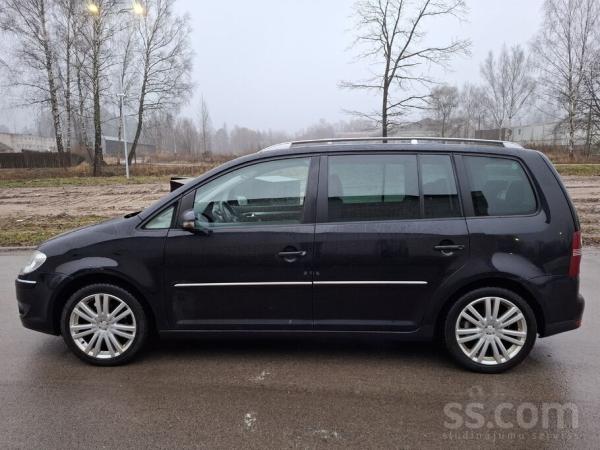 Black Volkswagen Touran 2007 in Ogre, with an engine capacity of 2.00 L and mileage of 367 thousand km for 1000 €, photo 2 on AUTOMOTO.COM.LV