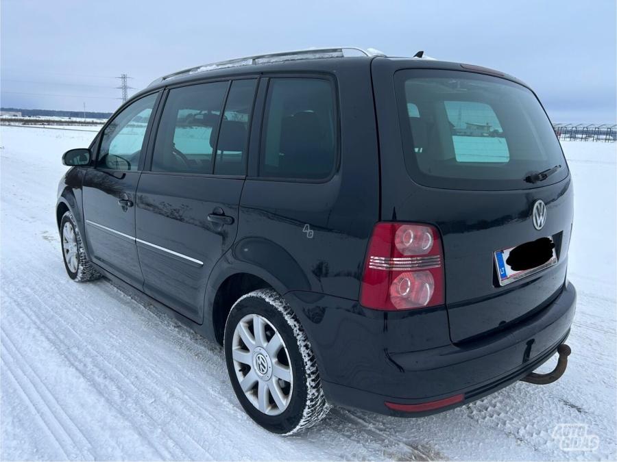 Black Volkswagen Touran 2007 in Kaunas, with an engine capacity of 2.00 L and mileage of 319 thousand km for 2200 €, photo 10 on AUTOMOTO.COM.LV