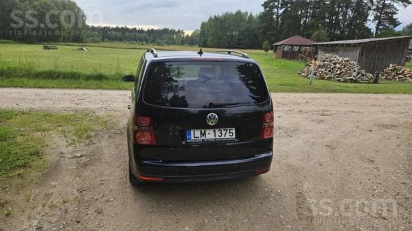 Black Volkswagen Touran 2007 in Cesis, with an engine capacity of 1.90 L and mileage of 268 thousand km for 2700 €, photo 3 on AUTOMOTO.COM.LV