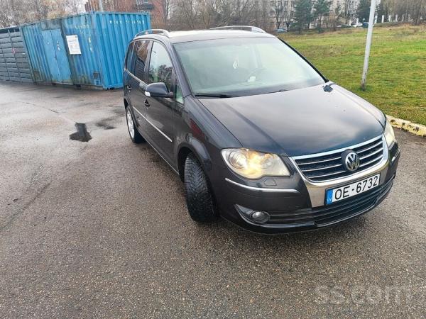 Black Volkswagen Touran 2007 in Riga, with an engine capacity of 2.00 L and mileage of 310 thousand km for 1950 €, photo 1 on AUTOMOTO.COM.LV