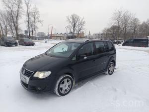 Black Volkswagen Touran 2007 in Jelgava, with an engine capacity of 2.00 L and mileage of 284 thousand km for 2300 €, photo  on AUTOMOTO.COM.LV