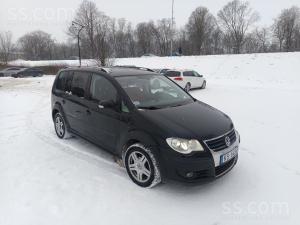 Black Volkswagen Touran 2007 in Jelgava, with an engine capacity of 2.00 L and mileage of 284 thousand km for 2300 €, photo 6 on AUTOMOTO.COM.LV