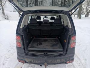 Black Volkswagen Touran 2007 in Jelgava, with an engine capacity of 2.00 L and mileage of 284 thousand km for 2300 €, photo 7 on AUTOMOTO.COM.LV