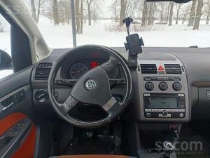 Black Volkswagen Touran 2007 in Jelgava, with an engine capacity of 2.00 L and mileage of 284 thousand km for 2300 €, photo 11 on AUTOMOTO.COM.LV