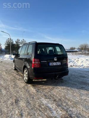 Melns Volkswagen Touran 2007 Daugavpils, ar dzinēja tilpumu 2.00 L un nobraukumu 291 tūkst. km par 3800 €, foto 8 vietnē AUTOMOTO.COM.LV