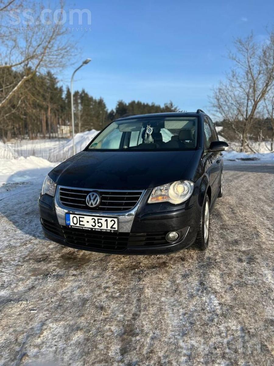 Melns Volkswagen Touran 2007 Daugavpils, ar dzinēja tilpumu 2.00 L un nobraukumu 291 tūkst. km par 3800 €, foto 9 vietnē AUTOMOTO.COM.LV