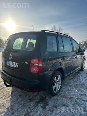 Melns Volkswagen Touran 2007 Daugavpils, ar dzinēja tilpumu 2.00 L un nobraukumu 291 tūkst. km par 3800 €, foto 10 vietnē AUTOMOTO.COM.LV