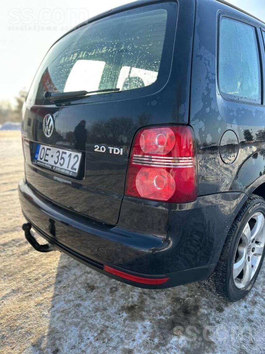 Melns Volkswagen Touran 2007 Daugavpils, ar dzinēja tilpumu 2.00 L un nobraukumu 291 tūkst. km par 3800 €, foto 11 vietnē AUTOMOTO.COM.LV
