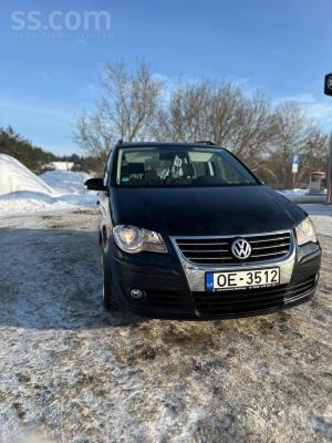 Melns Volkswagen Touran 2007 Daugavpils, ar dzinēja tilpumu 2.00 L un nobraukumu 291 tūkst. km par 3800 €, foto 12 vietnē AUTOMOTO.COM.LV