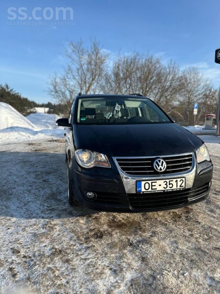 Melns Volkswagen Touran 2007 Daugavpils, ar dzinēja tilpumu 2.00 L un nobraukumu 291 tūkst. km par 3800 €, foto 12 vietnē AUTOMOTO.COM.LV