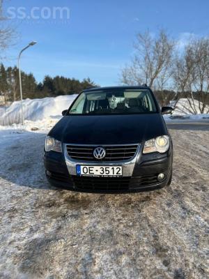 Melns Volkswagen Touran 2007 Daugavpils, ar dzinēja tilpumu 2.00 L un nobraukumu 291 tūkst. km par 3800 €, foto 13 vietnē AUTOMOTO.COM.LV