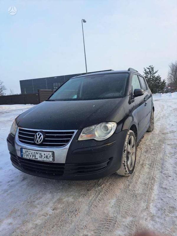 Melns Volkswagen Touran 2007 Viļņa, ar dzinēja tilpumu 1.90 L un nobraukumu 357 tūkst. km par 1400 €, foto 1 vietnē AUTOMOTO.COM.LV