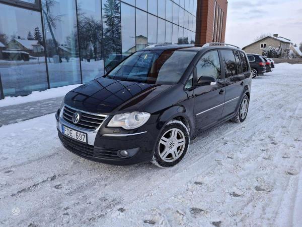 Black Volkswagen Touran 2007 in Utena, with an engine capacity of 1.97 L and mileage of 305 thousand km for 2650 €, photo 1 on AUTOMOTO.COM.LV