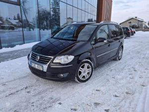 Melns Volkswagen Touran 2007 Utena, ar dzinēja tilpumu 1.97 L un nobraukumu 305 tūkst. km par 2650 €, foto  vietnē AUTOMOTO.COM.LV