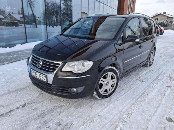 Black Volkswagen Touran 2007 in Utena, with an engine capacity of 1.97 L and mileage of 305 thousand km for 2650 €, photo 2 on AUTOMOTO.COM.LV