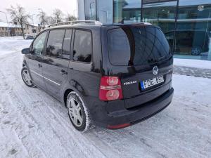 Melns Volkswagen Touran 2007 Utena, ar dzinēja tilpumu 1.97 L un nobraukumu 305 tūkst. km par 2650 €, foto 3 vietnē AUTOMOTO.COM.LV