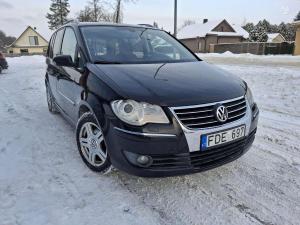 Melns Volkswagen Touran 2007 Utena, ar dzinēja tilpumu 1.97 L un nobraukumu 305 tūkst. km par 2650 €, foto 4 vietnē AUTOMOTO.COM.LV