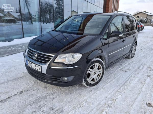 Black Volkswagen Touran 2007 in Utena, with an engine capacity of 2.00 L and mileage of 305 thousand km for 2650 €, photo 3 on AUTOMOTO.COM.LV