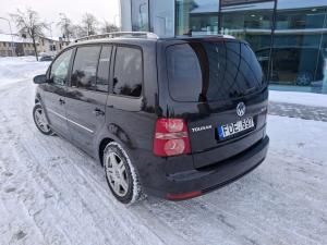 Melns Volkswagen Touran 2007 Utena, ar dzinēja tilpumu 2.00 L un nobraukumu 305 tūkst. km par 2650 €, foto 4 vietnē AUTOMOTO.COM.LV