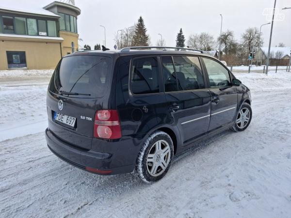 Black Volkswagen Touran 2007 in Utena, with an engine capacity of 2.00 L and mileage of 305 thousand km for 2650 €, photo 5 on AUTOMOTO.COM.LV
