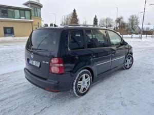 Melns Volkswagen Touran 2007 Utena, ar dzinēja tilpumu 2.00 L un nobraukumu 305 tūkst. km par 2650 €, foto 5 vietnē AUTOMOTO.COM.LV