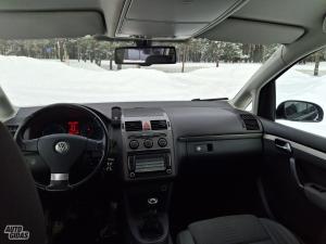 Melns Volkswagen Touran 2007 Utena, ar dzinēja tilpumu 2.00 L un nobraukumu 305 tūkst. km par 2650 €, foto 16 vietnē AUTOMOTO.COM.LV