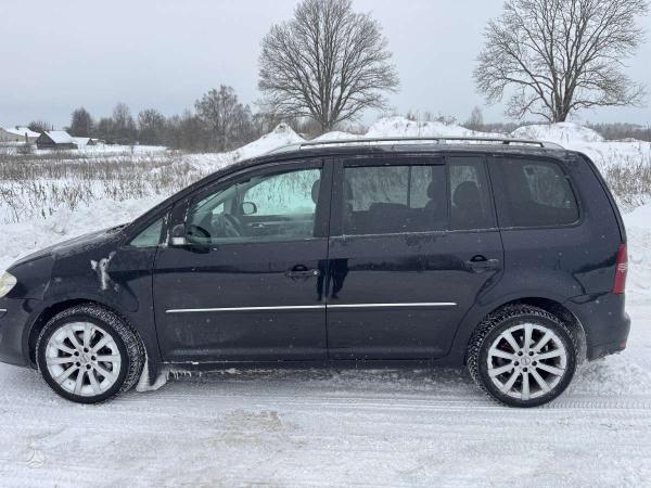 Black Volkswagen Touran 2007 in Vilnius, with an engine capacity of 1.97 L and mileage of 270 thousand km for 3550 €, photo 2 on AUTOMOTO.COM.LV