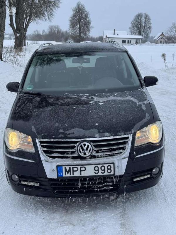 Black Volkswagen Touran 2007 in Vilnius, with an engine capacity of 1.97 L and mileage of 270 thousand km for 3550 €, photo 5 on AUTOMOTO.COM.LV