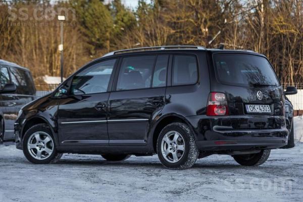 Melns Volkswagen Touran 2007 Rīga, ar dzinēja tilpumu 1.40 L un nobraukumu 238 tūkst. km par 3990 €, foto 3 vietnē AUTOMOTO.COM.LV