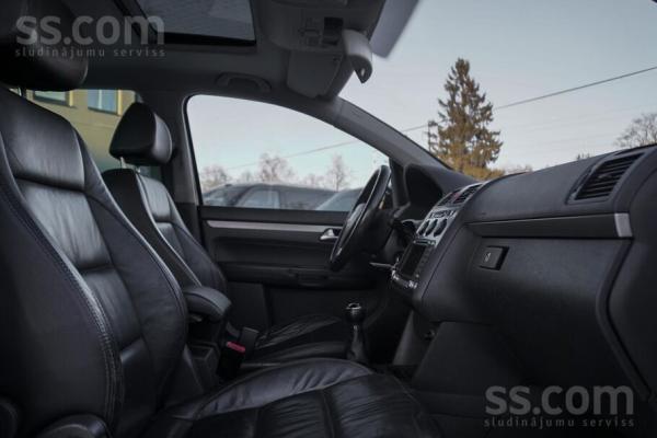 Melns Volkswagen Touran 2007 Rīga, ar dzinēja tilpumu 1.40 L un nobraukumu 238 tūkst. km par 3990 €, foto 5 vietnē AUTOMOTO.COM.LV