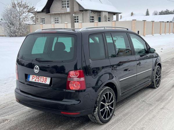 Melns Volkswagen Touran 2007 Kėdainiai, ar dzinēja tilpumu 1.97 L un nobraukumu 263 tūkst. km par 3999 €, foto 3 vietnē AUTOMOTO.COM.LV