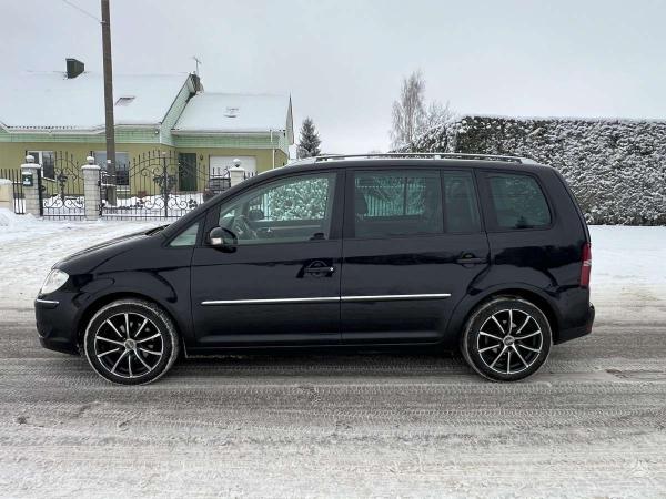 Melns Volkswagen Touran 2007 Kėdainiai, ar dzinēja tilpumu 1.97 L un nobraukumu 263 tūkst. km par 3999 €, foto 5 vietnē AUTOMOTO.COM.LV